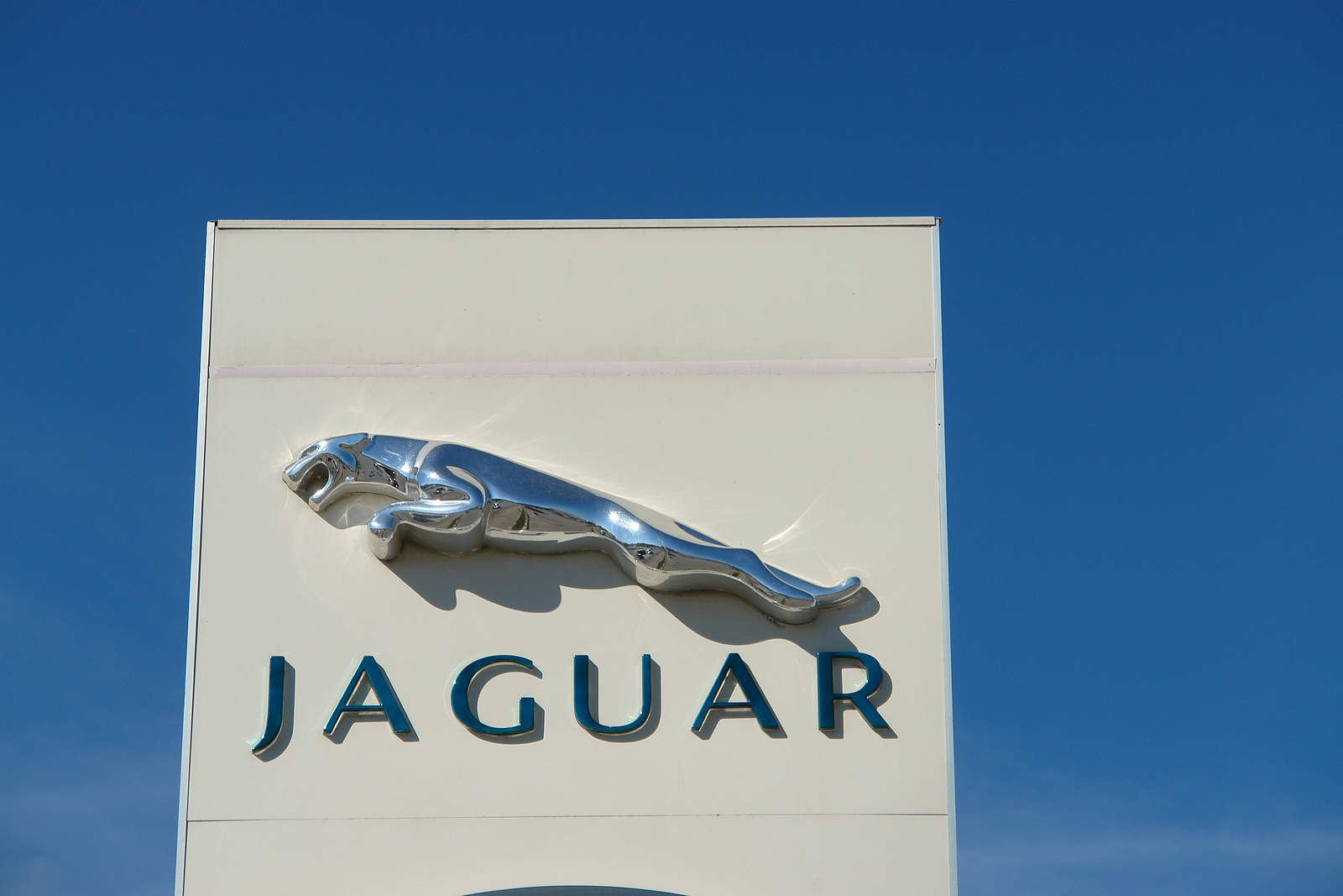 Jaguar Land Rover opens new Slovak plant - Emerging Europe