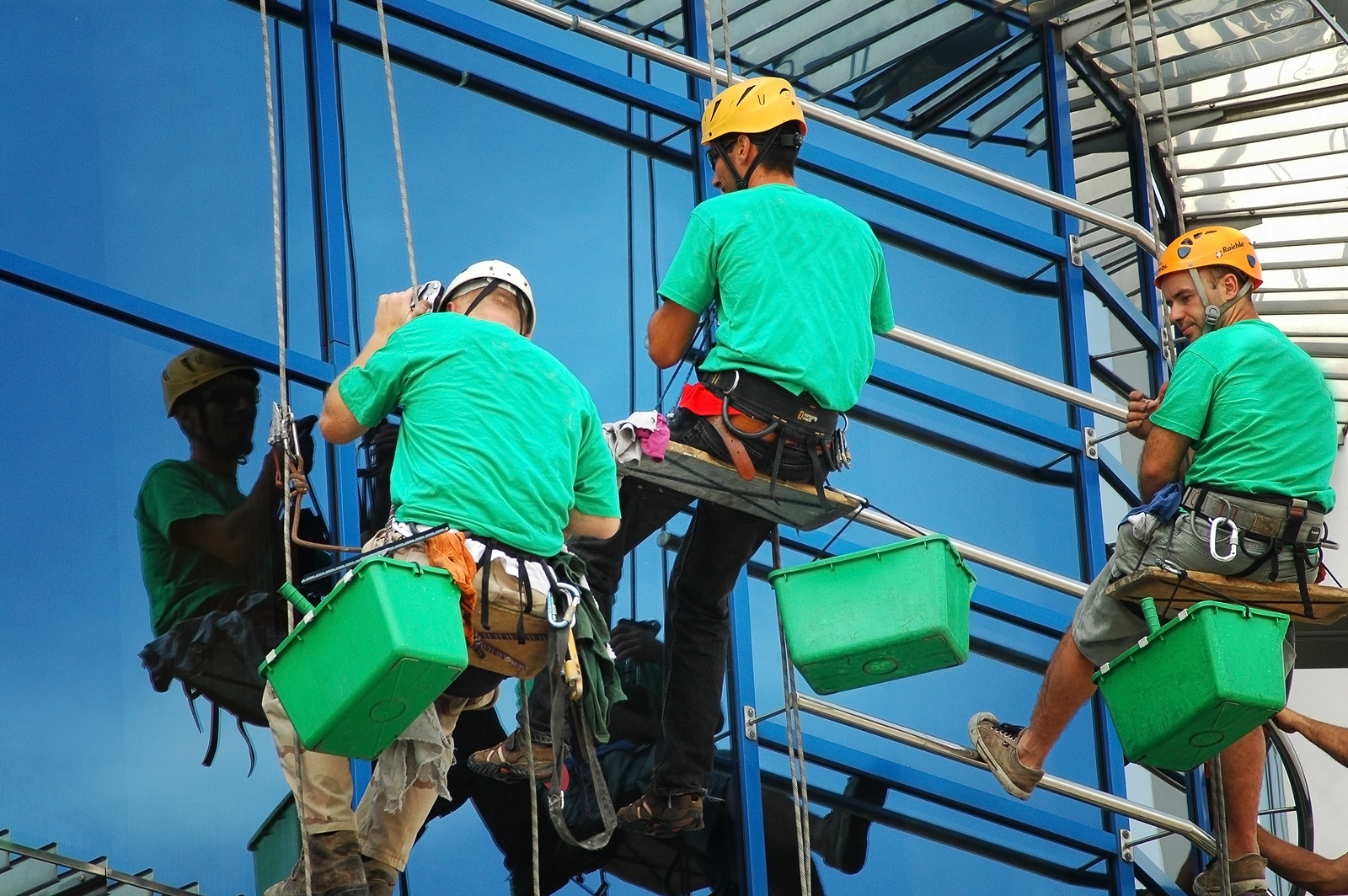 bigstock-Unidentified-workers-washing-a-31939814 - Emerging Europe