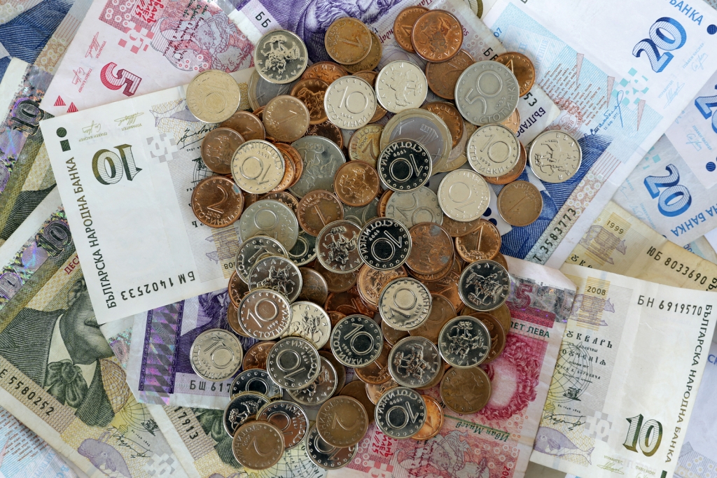 MEPs scrap excessive cross-border payment fees - Emerging Europe