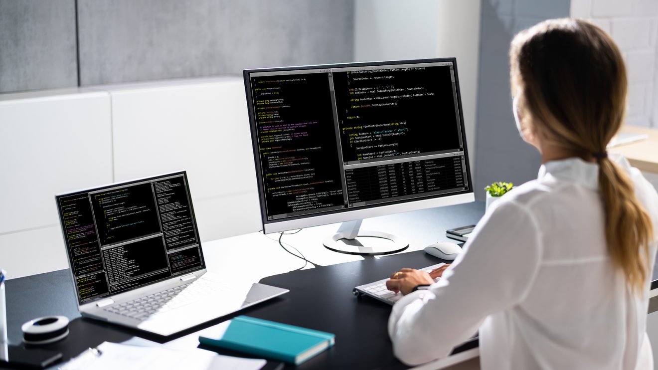 For Ukrainian female refugees, a route into tech