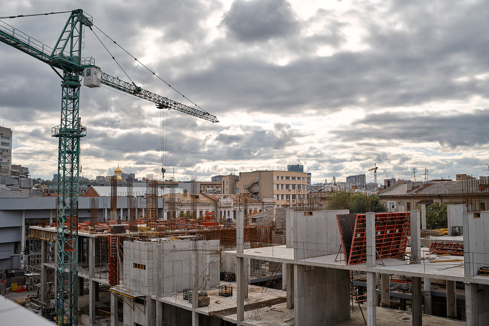 (Re)building Ukraine - Emerging Europe